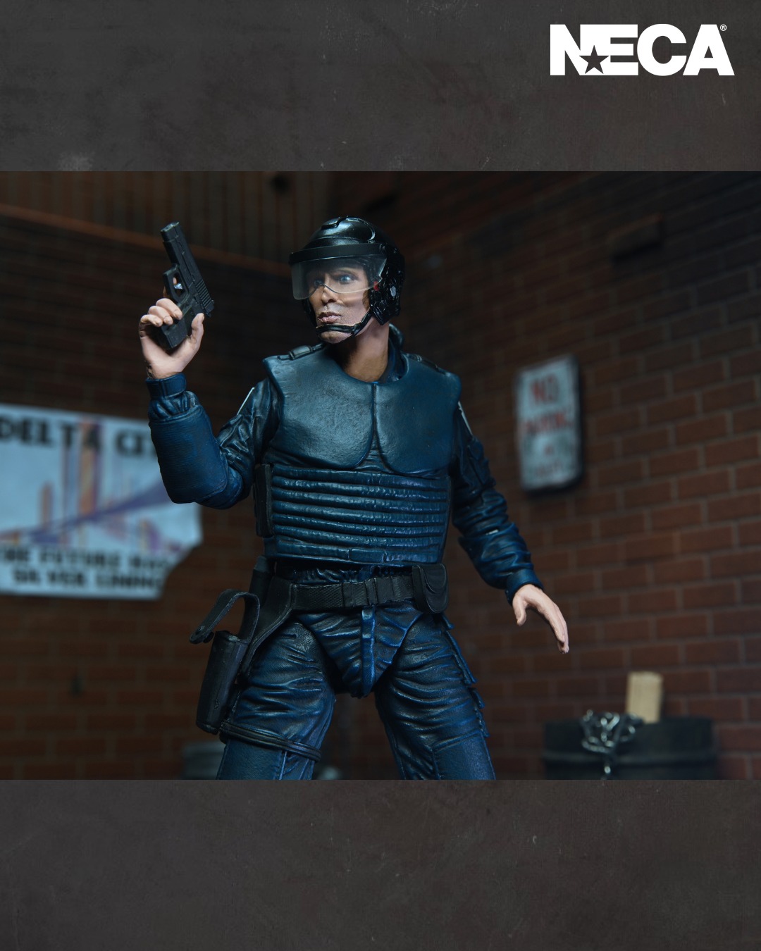 Robocop – NECA Alex Murphy Figure - Movie Ties